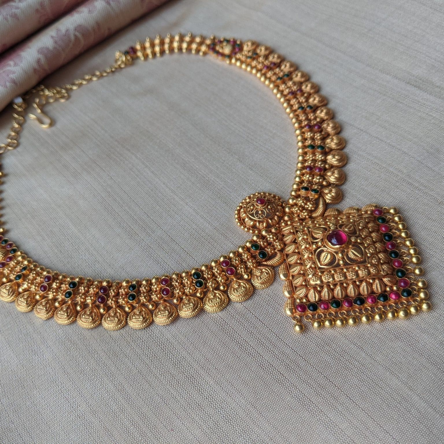Necklace – Long – 20 Nerigundu Black Thread Jomala | Gujjadi Swarna ...